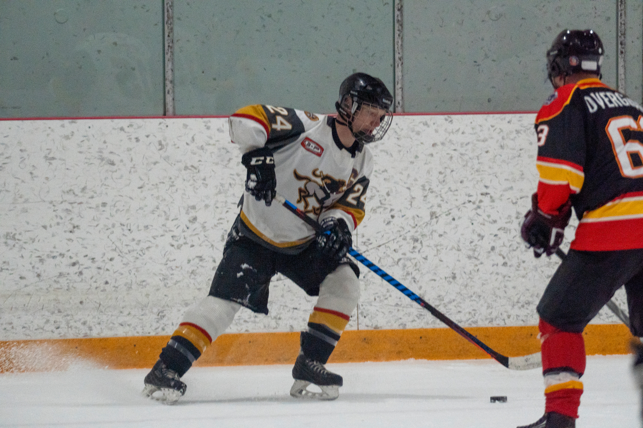 Photos: Outlaws vs Mustangs (February 4, 2022) - CCSL Calgary