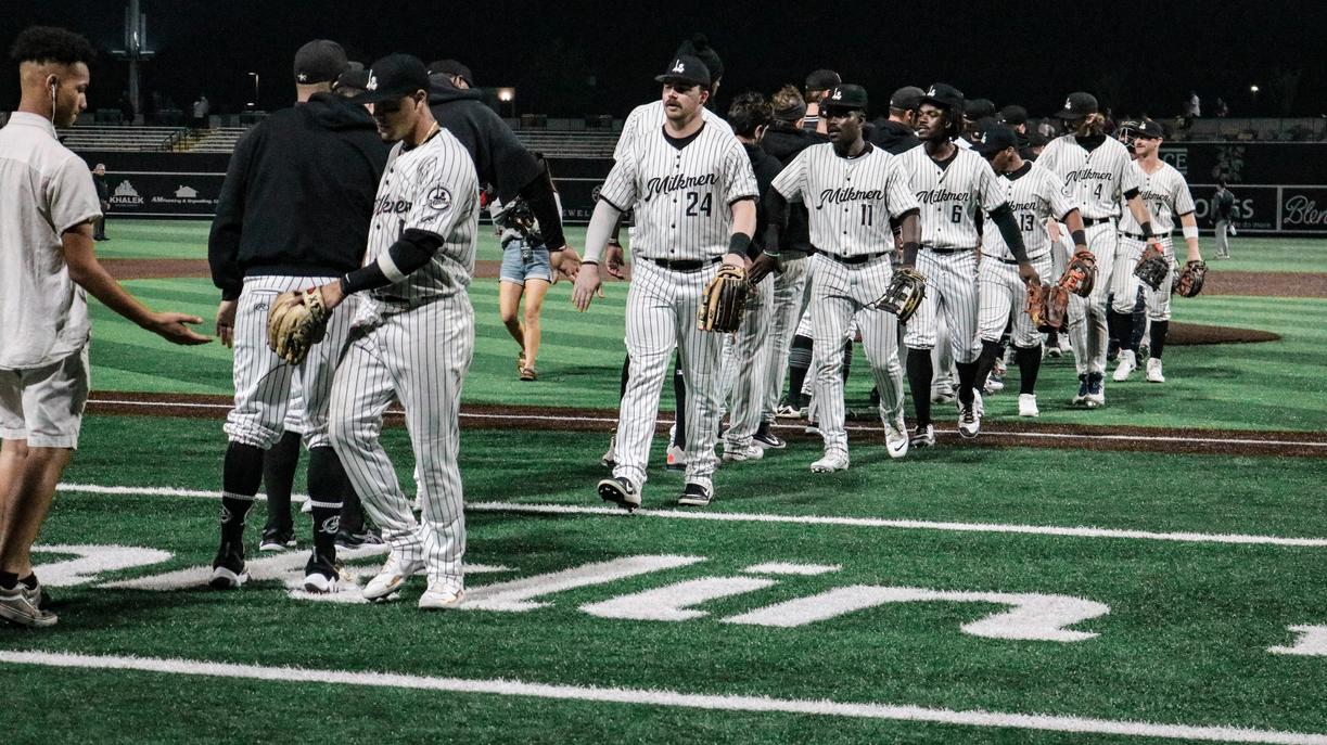 News: MILKMEN DOMINATE REDHAWKS IN GAME ONE OF FINALS - Milwaukee Milkmen