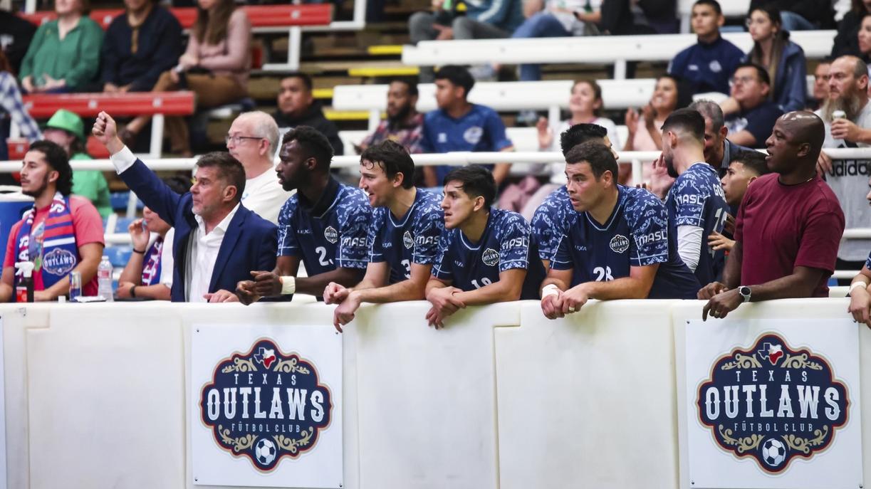 News: TEXAS OUTLAWS WIN TEXAS-SIZED SHOWDOWN AT MESQUITE ARENA - Texas ...