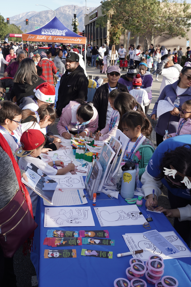 Photos: Reindeer 5K Run @ Ontario - Empire Strykers