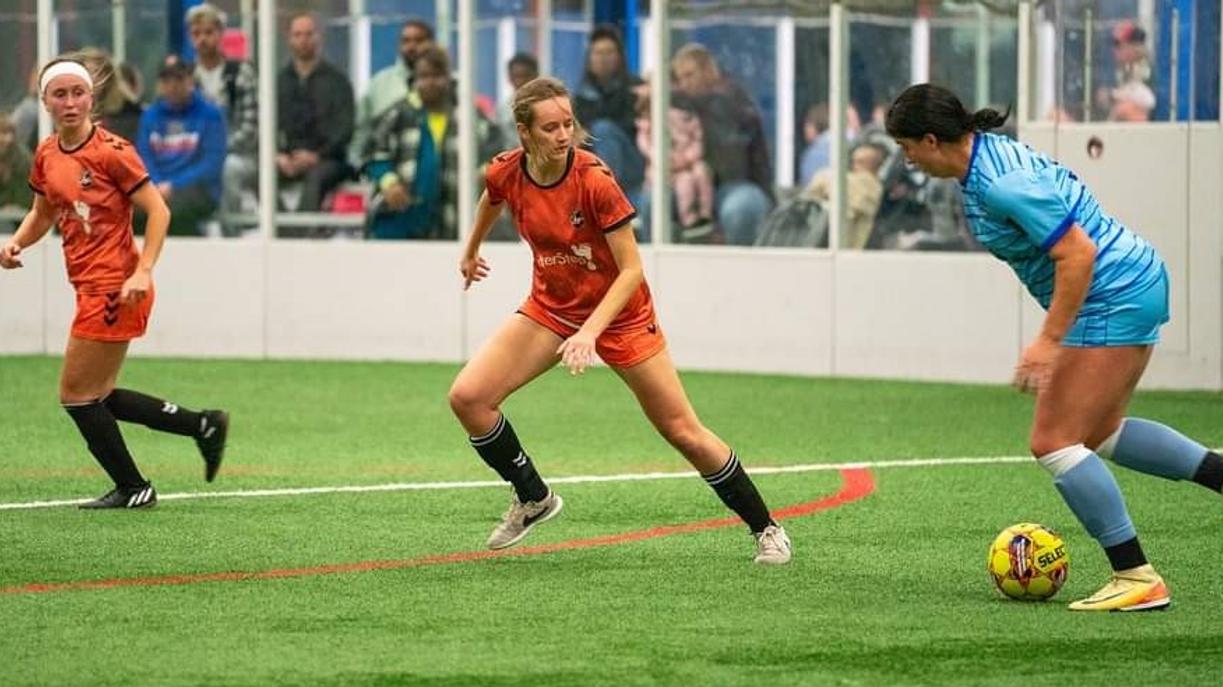 News: Shorthanded Sirens strike first in early-season showdown with ...