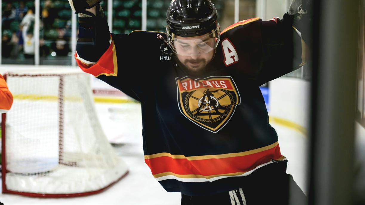 News: Rideaus Take Game 2 in EOSHL Final - NPHL