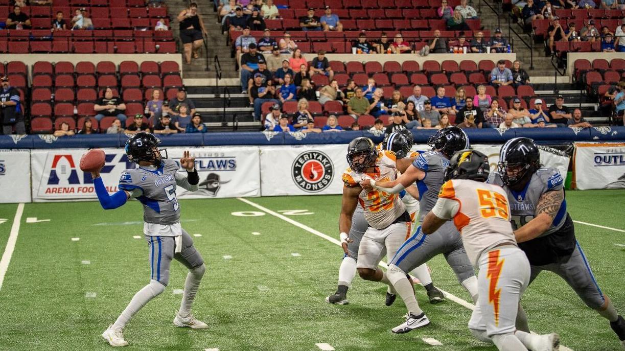 News: Outlaws Steal Win, Keep Playoff Hopes Alive - Arena Football One