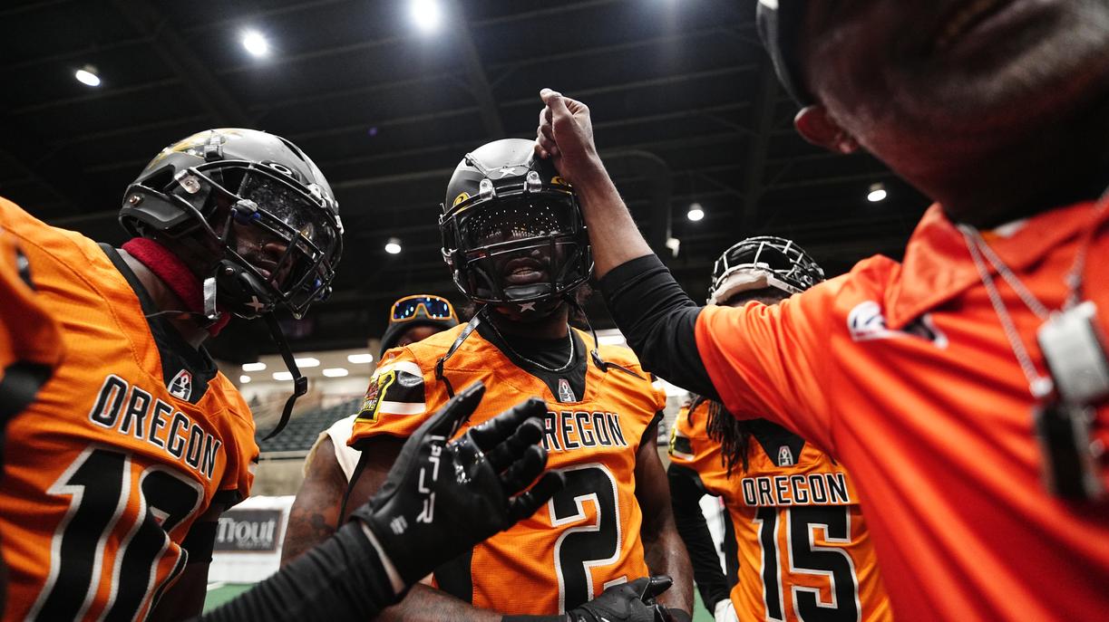 News: Oregon Lightning Keep Playoff Hopes Alive, Defeat Tritons 40-24 ...